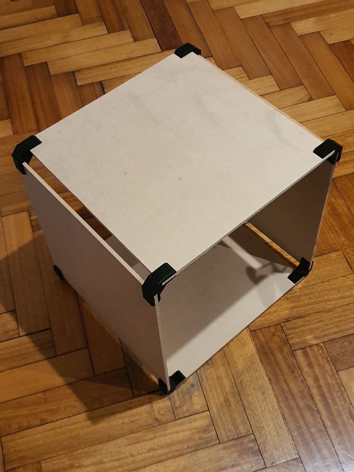 Sirve para guardar, apoyar o exhibir cosas en Viviendas, Oficinas, Comercios o Industrias. El ...